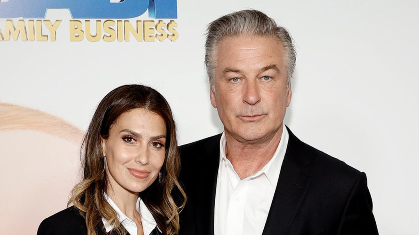 Hilaria + Alec Baldwin: Familienfoto mit allen sieben Kindern | GALA.de