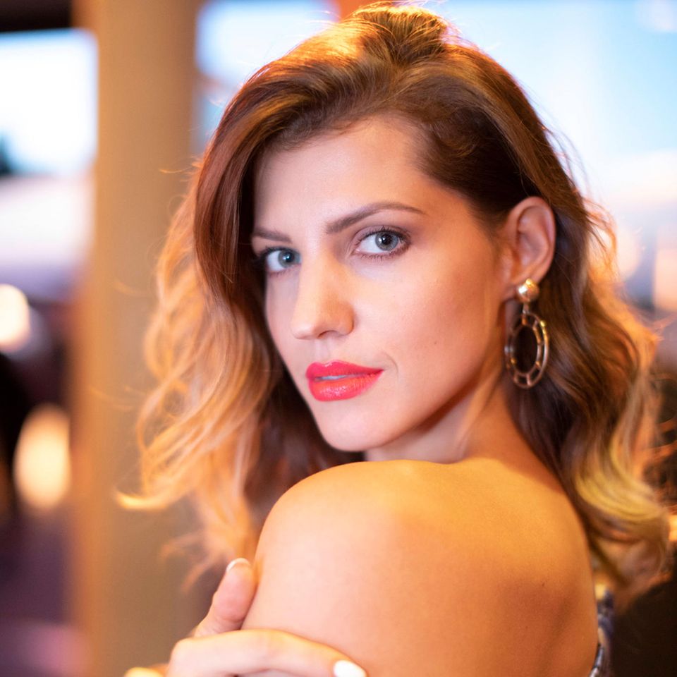 Angelina Jolie: Alles aus mit The Weeknd? Jetzt küsst er eine andere ...