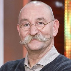 Auftakt zur "Stefan Raab Show": Im Studio Muskeln so weit das Auge ...