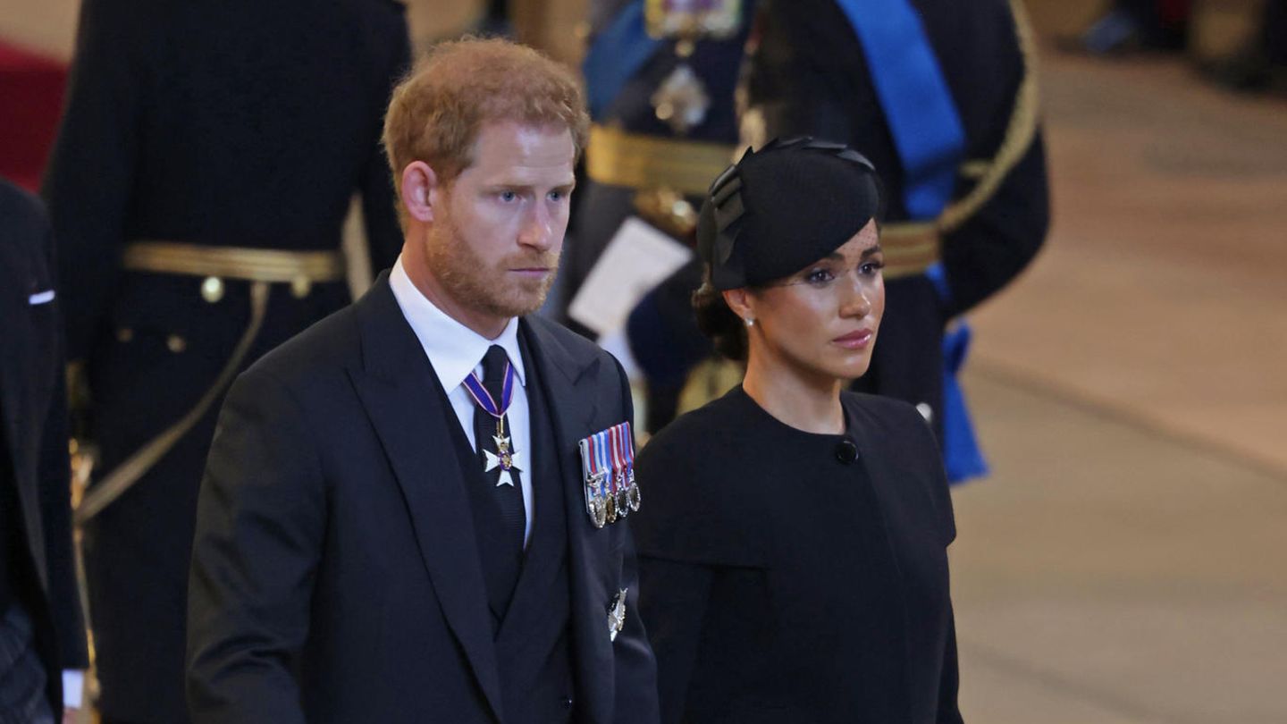 Prinz Harry und Meghan beklagen das Verhalten der Royal Family | GALA.de