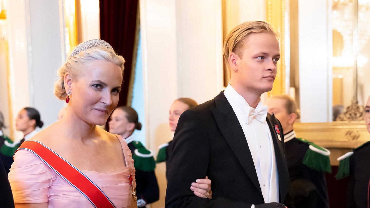 Prinzessin Mette-Marit: Sohn Marius zeigt sich schwer verliebt im Netz ...