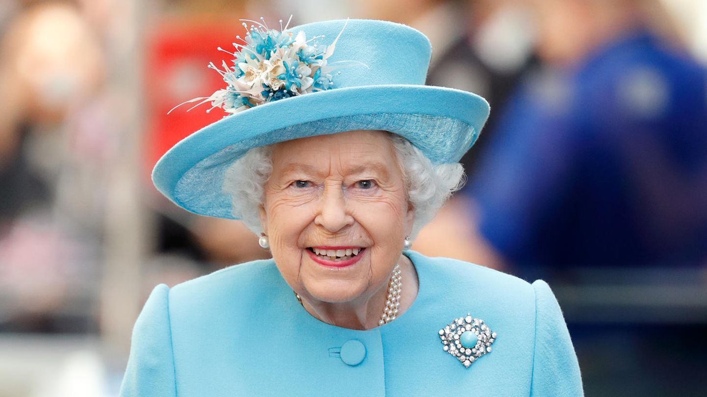 Queen Elizabeth (†96): Besondere Ehre am Remembrance Day | GALA.de