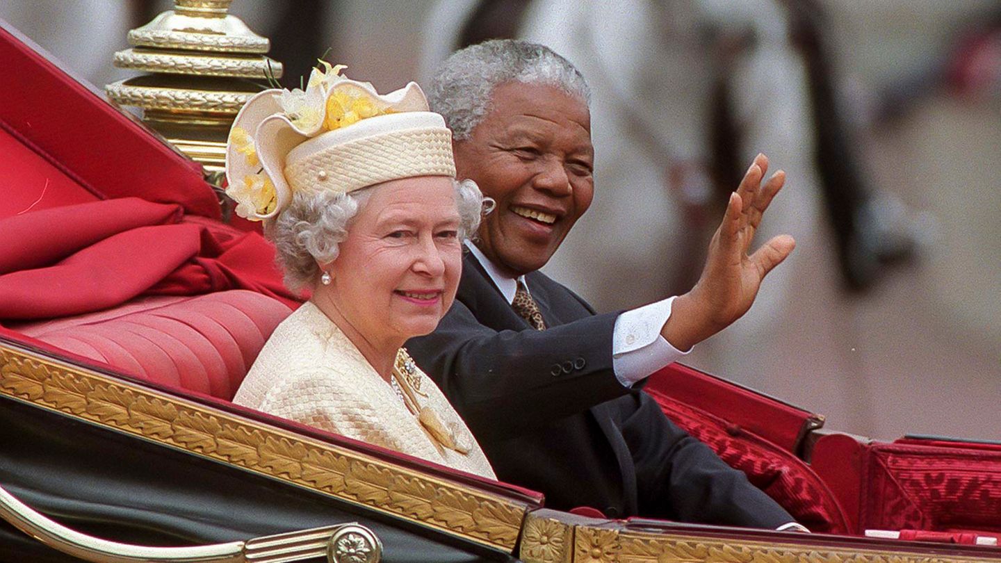 König Charles verrät: So nannte Nelson Mandela Queen Elizabeth | GALA.de
