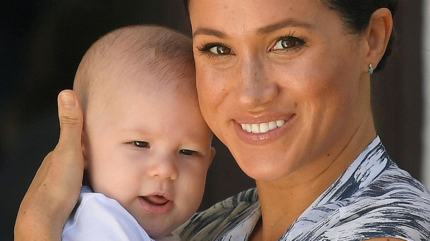 Herzogin Meghan: Skurrile Szene! Hier sieht Archie Oma Diana (†) | GALA.de