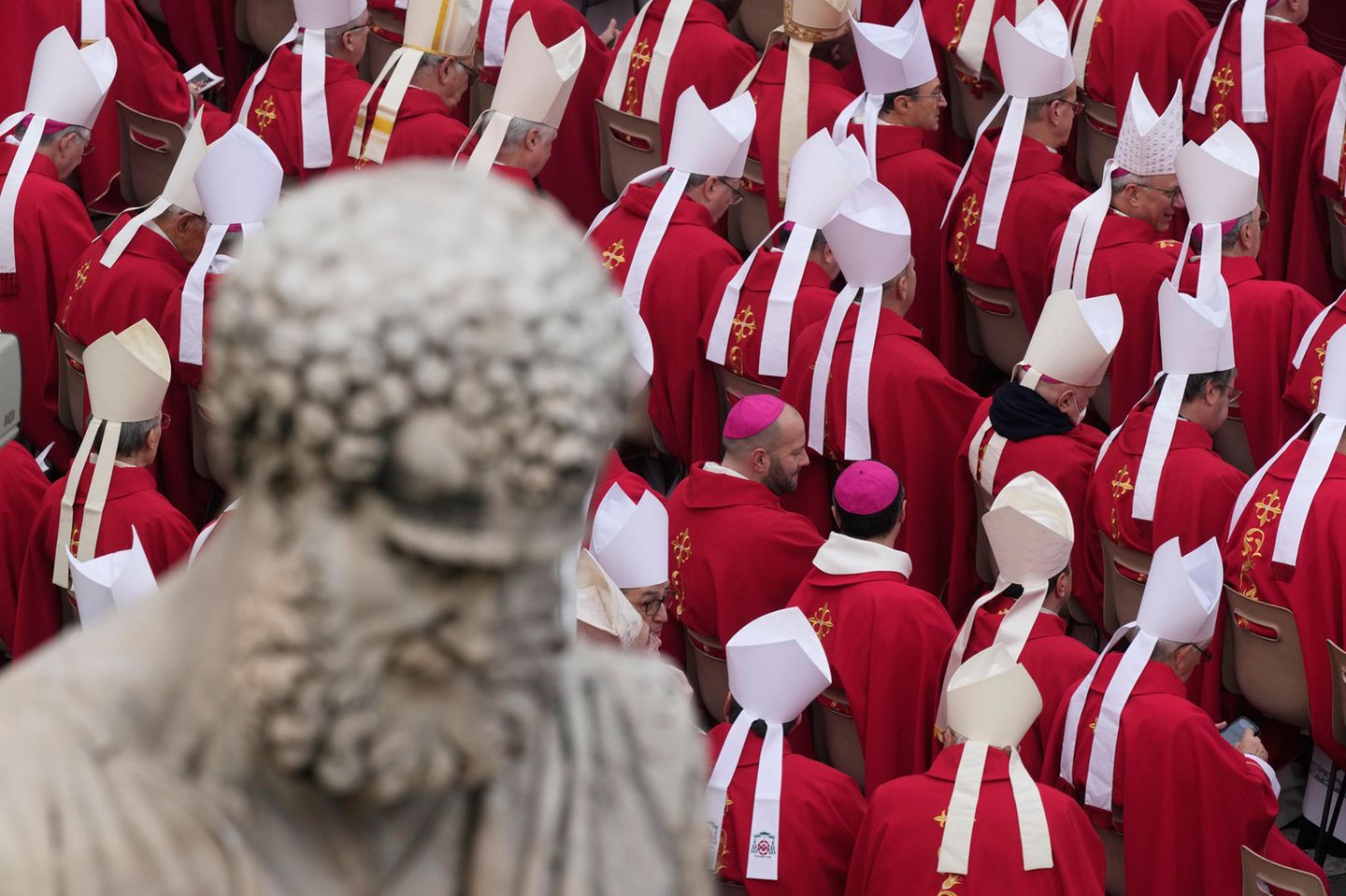 Papst Benedikt (†): Die bewegenden Bilder der Beerdigung | GALA.de