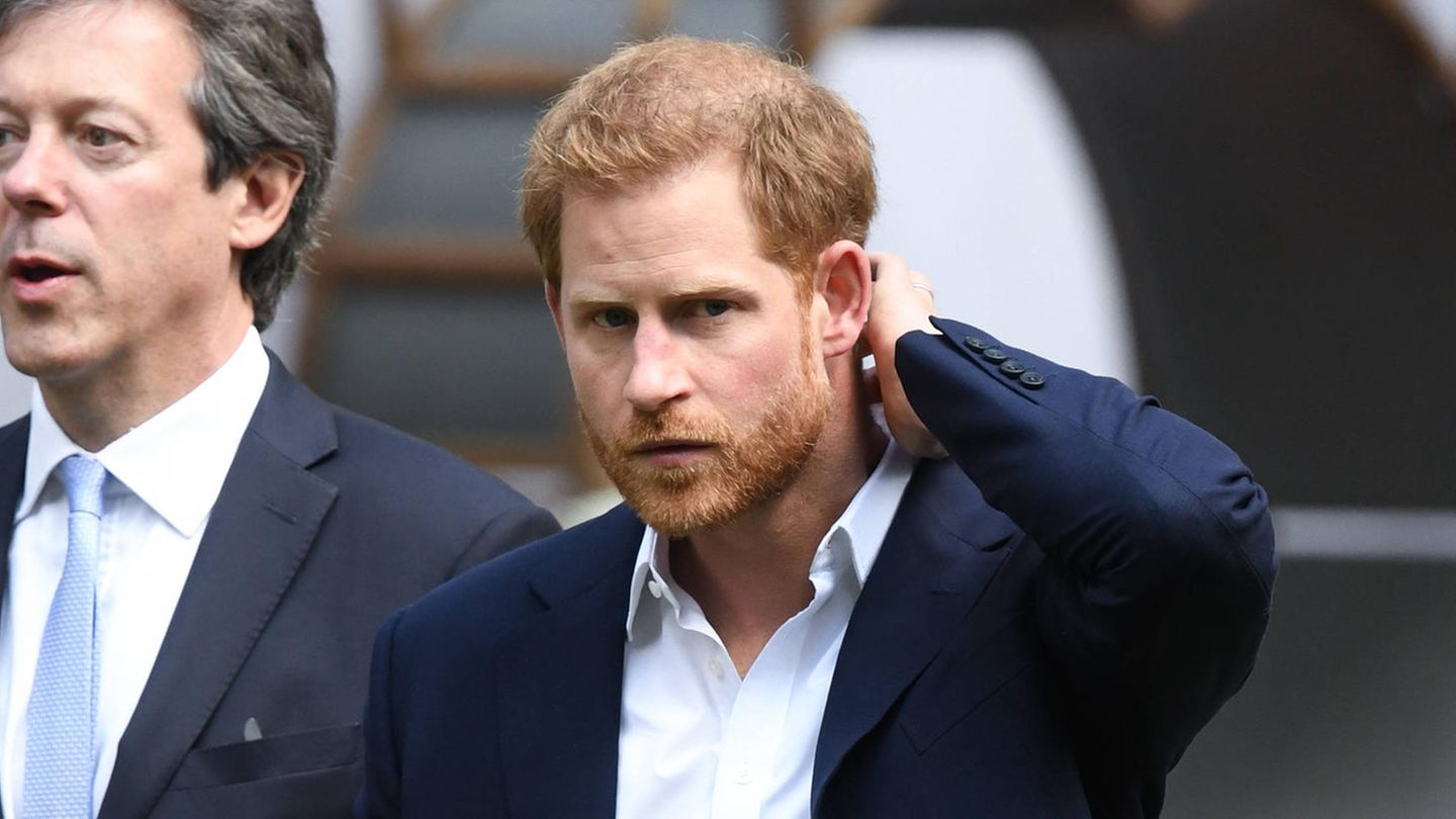 Prinz Harry holt aus! Heftige Worte über Krönung seines Vaters | GALA.de