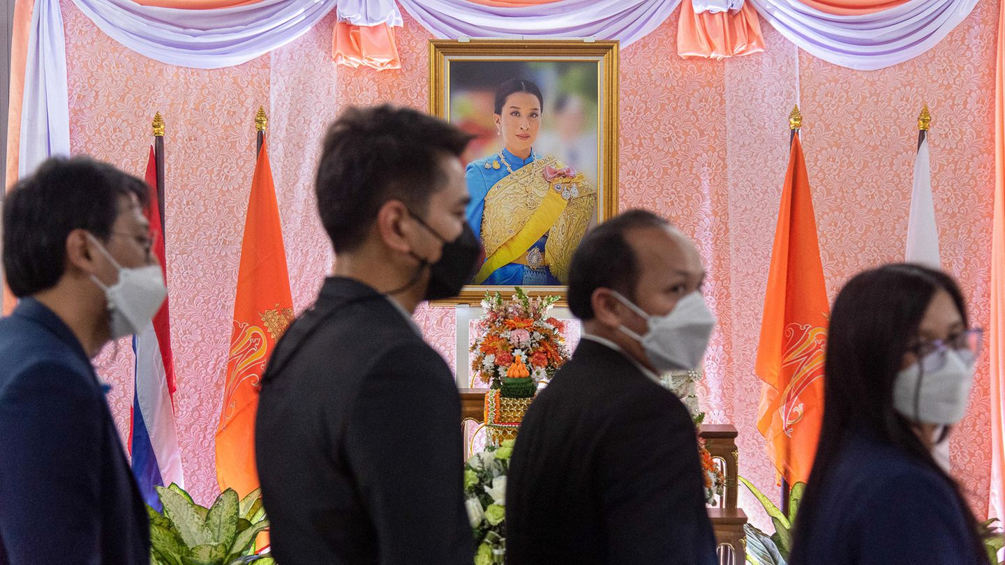 Prinzessin Bajrakitiyabha: Erste europäische Royal besucht sie in Klinik | GALA.de