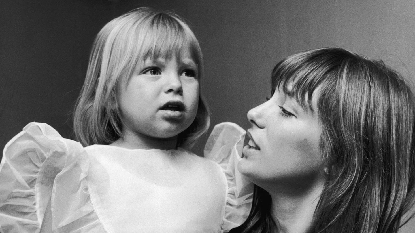 Jane Birkin: Kürzlich sprach sie über den Tod ihrer Tochter Kate Barry ...