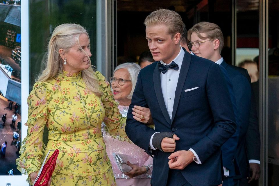 Prinzessin Mette-Marit: Sohn Marius verlässt mit Freundin Nora das Land ...