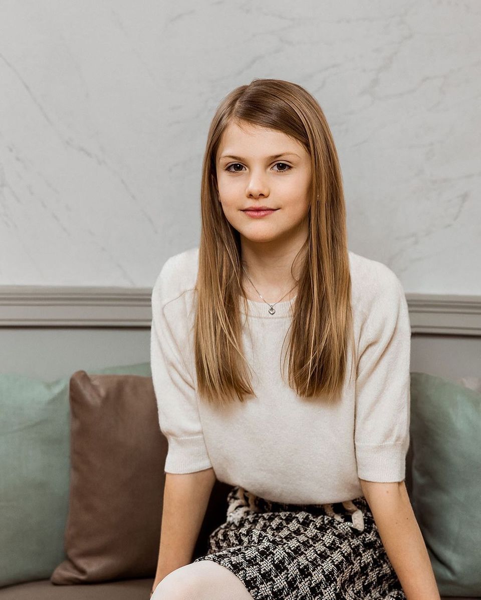 Prinzessin Estelle: Die Bilder ihrer süßesten Looks | GALA.de