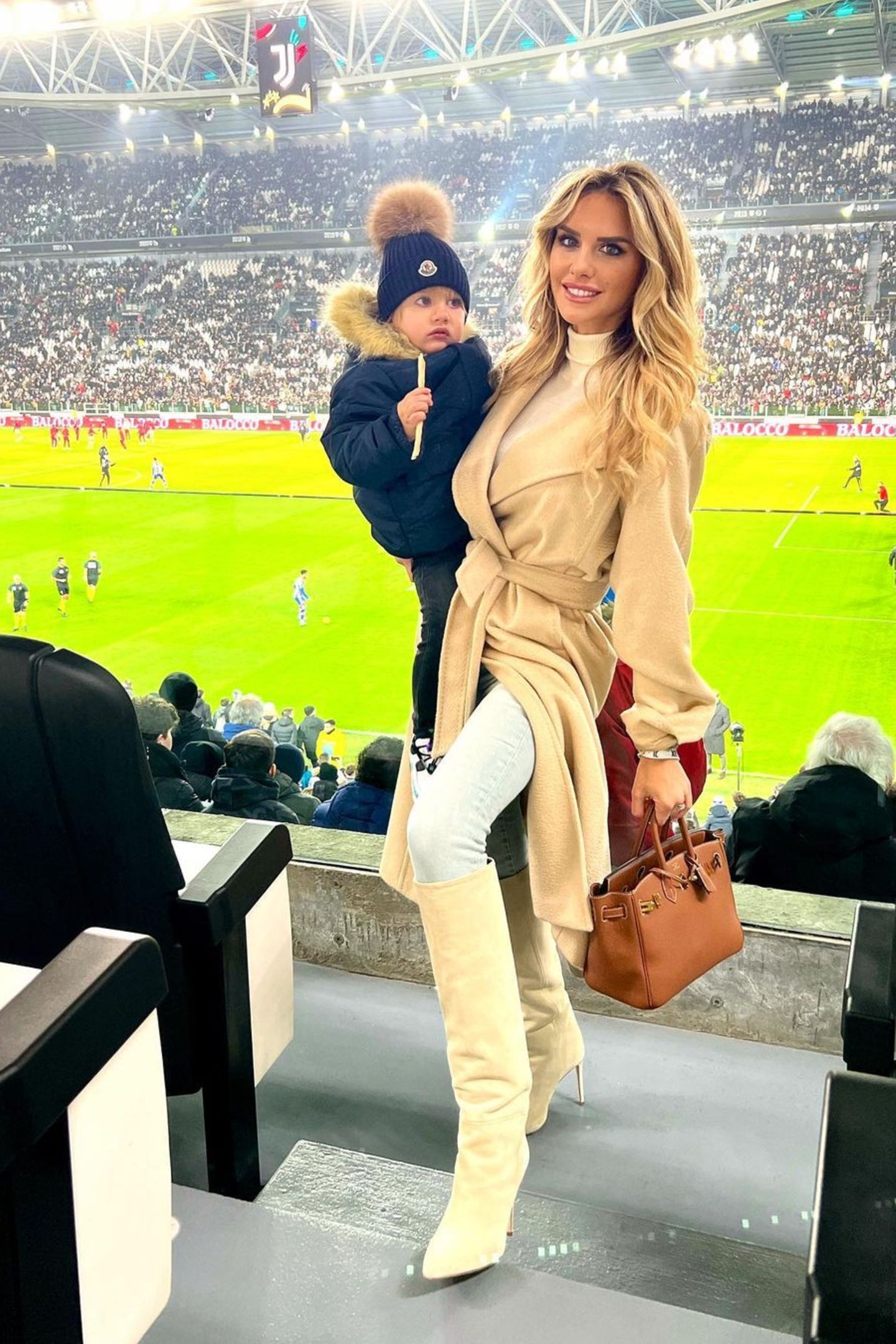 Fußball trifft Mode: Die schönsten Looks der Spielerfrauen | GALA.de