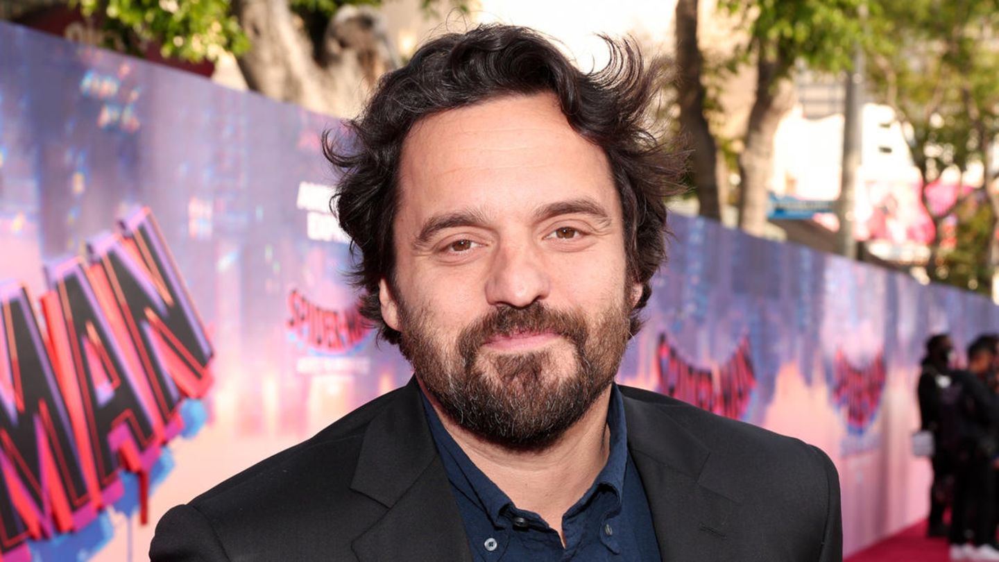 Jake Johnson - Steckbrief, News, Bilder | GALA.de