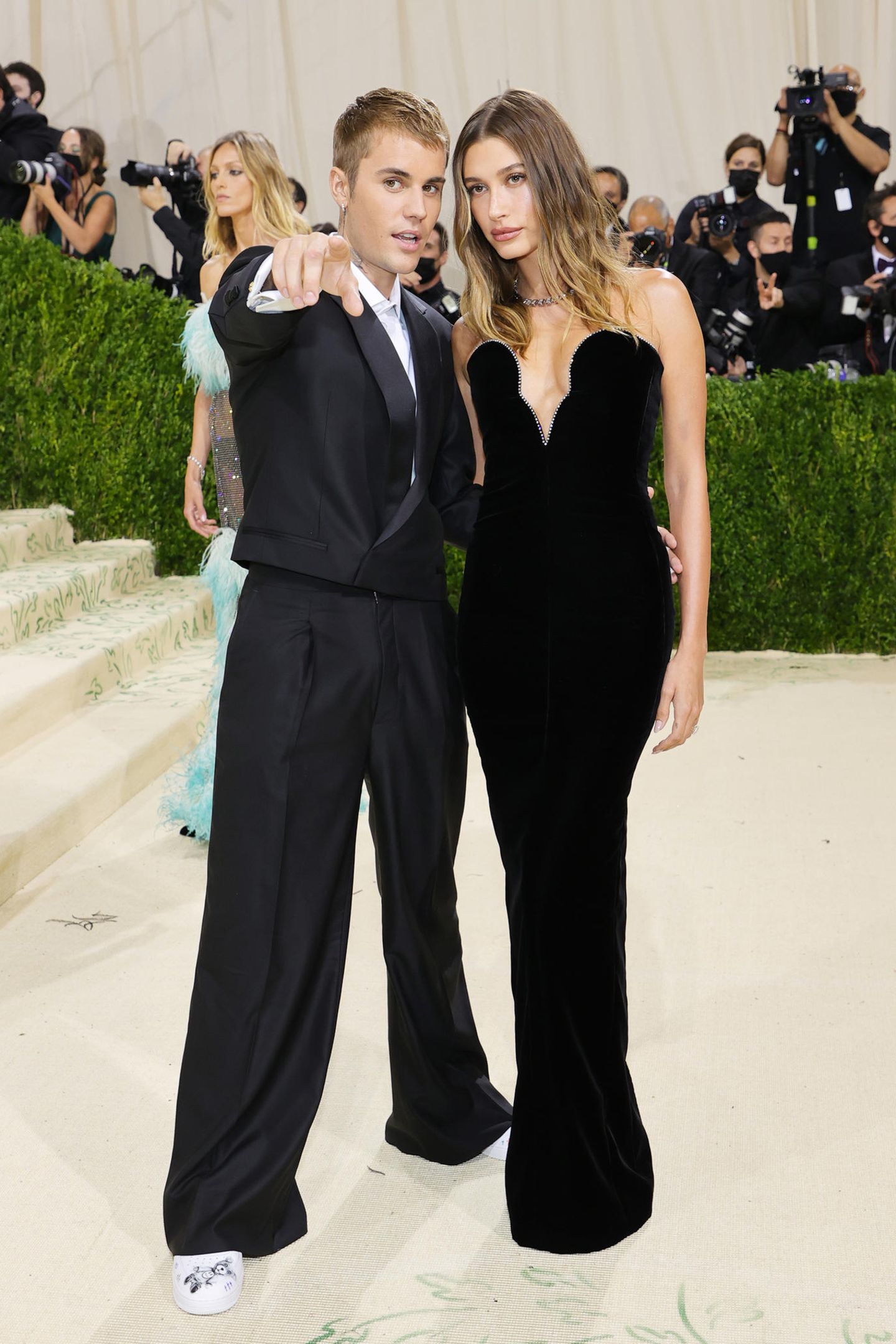 Hailey Bieber: Sie zeigt uns, wie wir unsere Flip-Flops diesen Sommer ...
