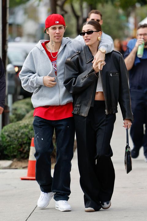Hailey Bieber: Sie zeigt uns, wie wir unsere Flip-Flops diesen Sommer ...