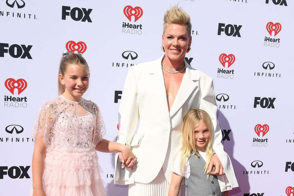 Pink: Mit ihren Kids sorgt sie für den Style-Moment bei den iHeartRadio ...