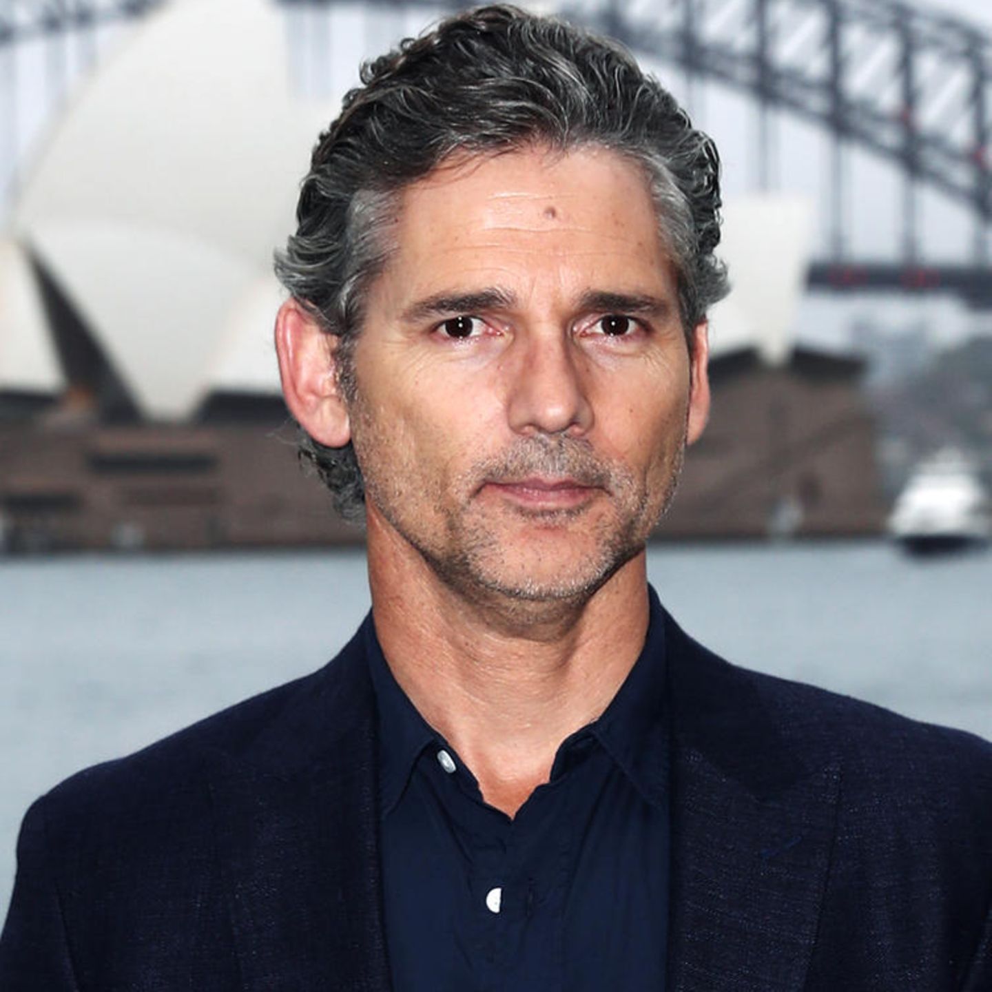 Eric Bana En Familie ‘Riveting’: Eric Bana ‘leads The Way’ In