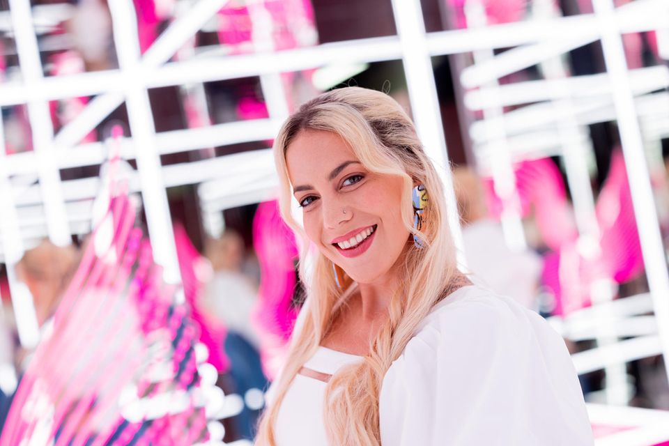 LaFee zeigt ihren Babybauch: Sängerin wird zum ersten Mal Mutter | GALA.de