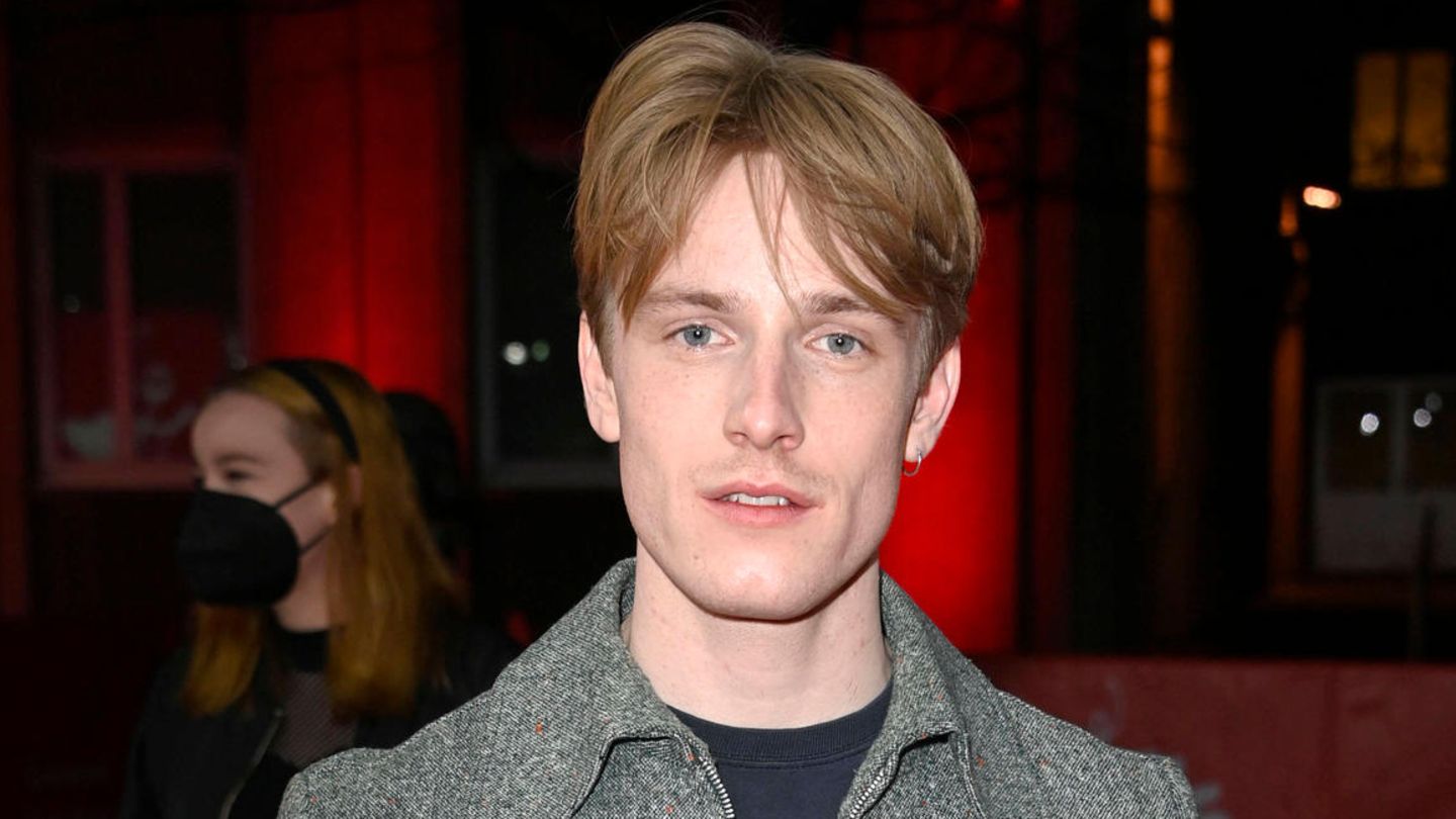 Louis Hofmann - Starporträt, News, Bilder | GALA.de