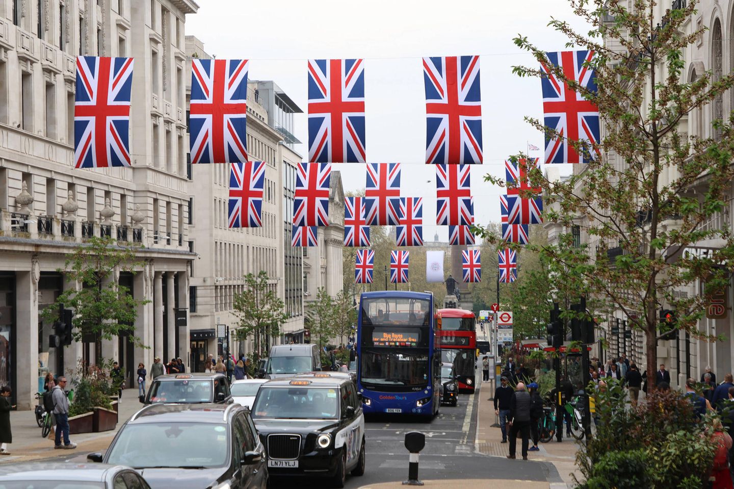 Charles' Krönung: Bilder zu den Vorbereitungen des historischen ...