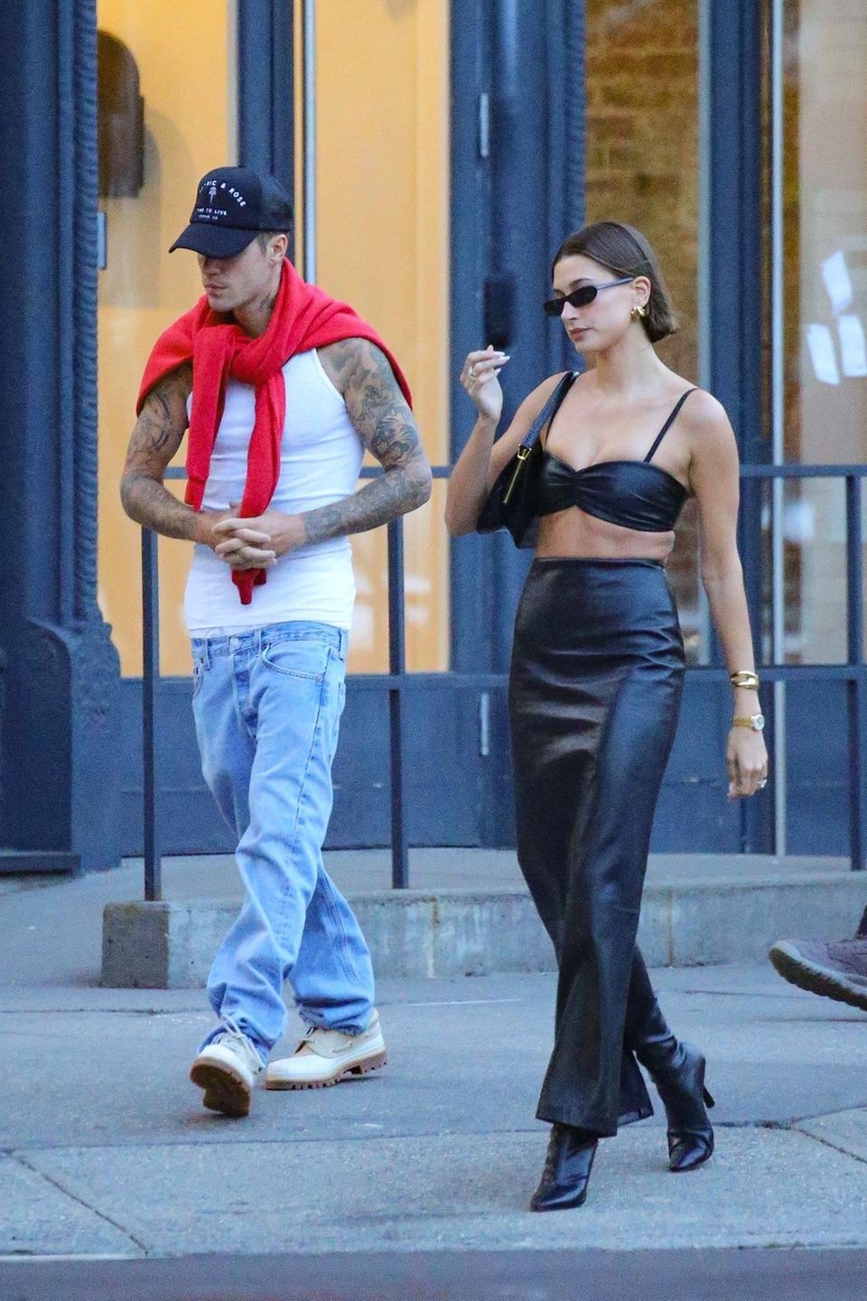 Hailey Bieber: Sie zeigt uns, wie wir unsere Flip-Flops diesen Sommer ...