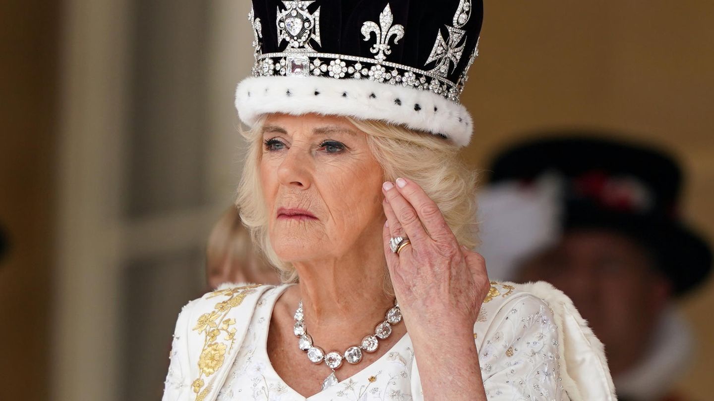Königin Camilla: Aufnahmen zeigen wie gestresst sie bei der Krönung war ...