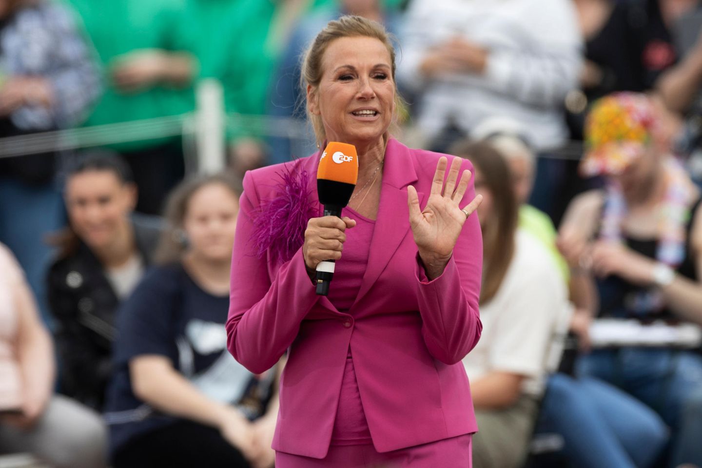 "ZDF-Fernsehgarten": Andrea Kiewel entschuldigt sich nach Patzer bei ...