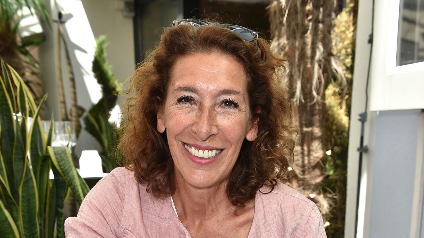 Adele Neuhauser: "Tatort"-Star stürzt schwer bei Dreharbeiten | GALA.de