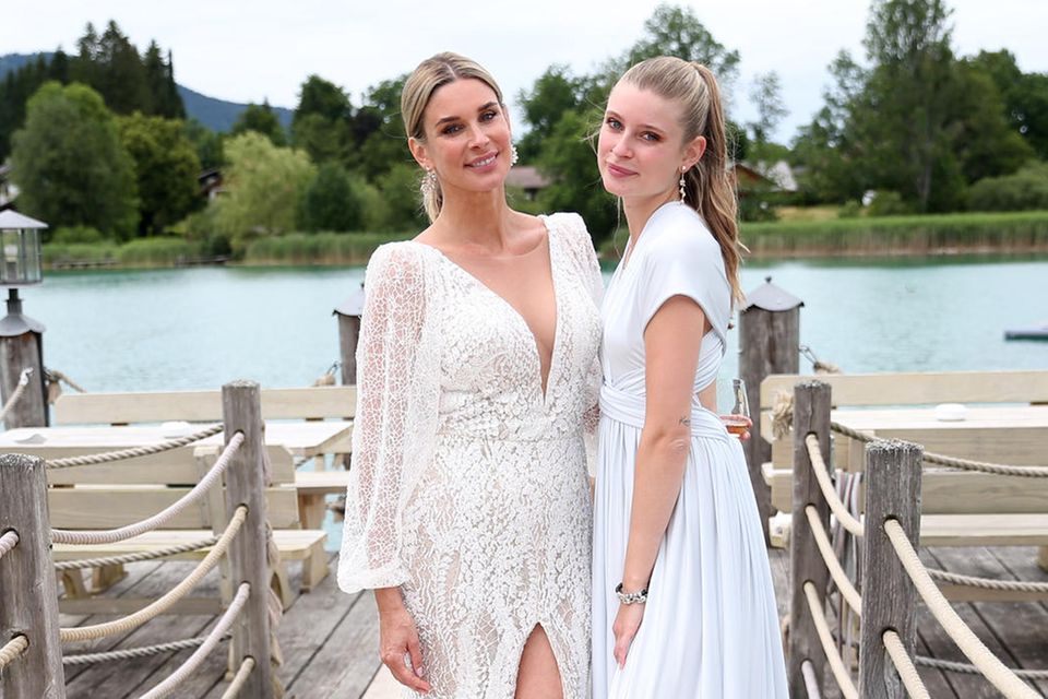 Claudelle Deckert: Mit 49 Jahren wird sie Oma | GALA.de