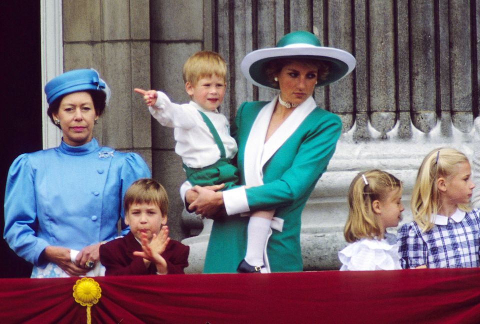 Trooping the Colour seit 1980: 15 Looks der Royals, die unvergessen ...