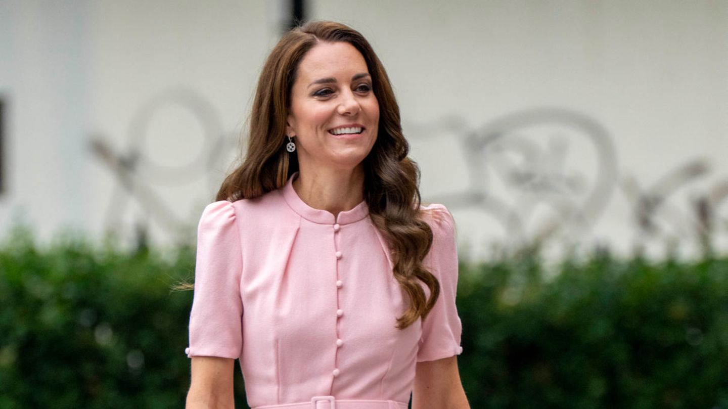 Die Mode-Recycler: Fotos von Stars und Royals, die immer wieder das ...