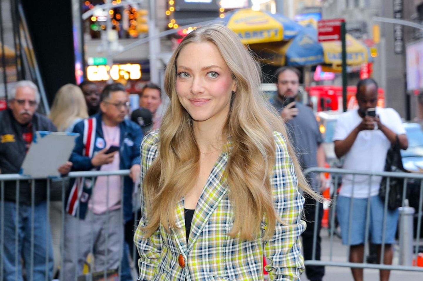 Amanda Seyfried In Zeit Makeup Amanda Seyfried Makeup Tutorial: The