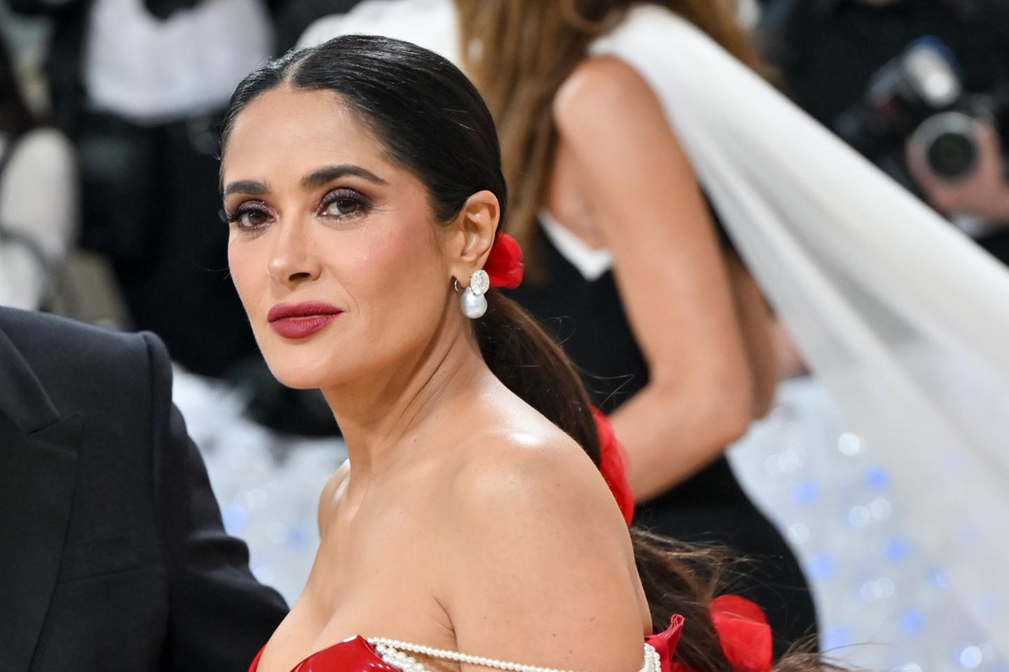 Salma Hayek: Sie postet Bild von sich aus der Sauna | GALA.de