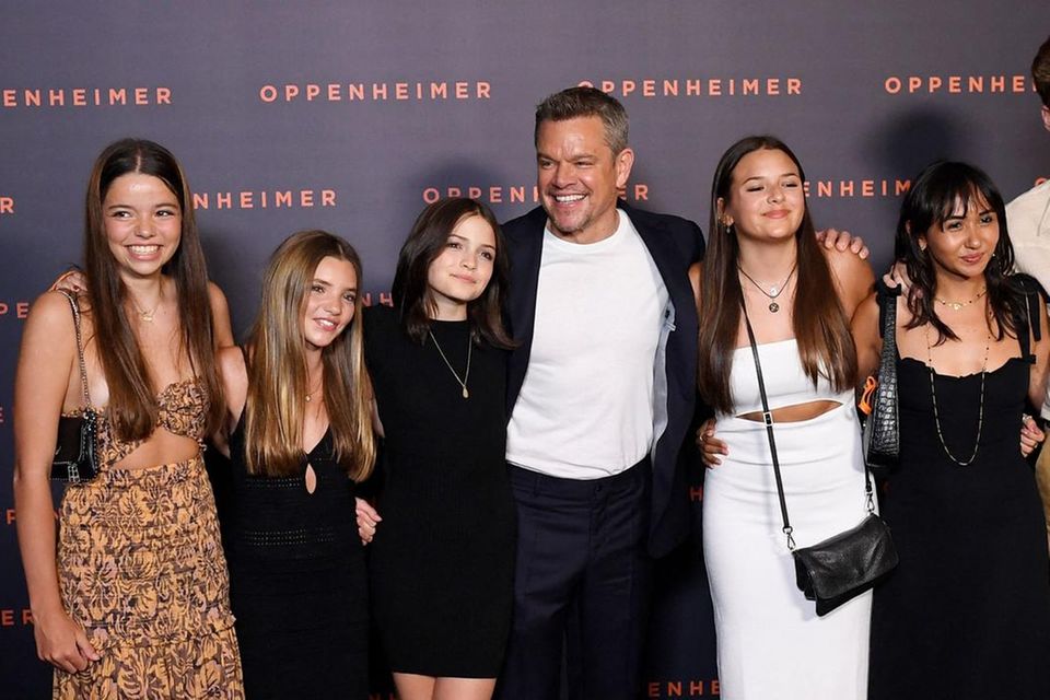 Matt Damon: Seltener Premieren-Auftritt mit seinen Töchtern in Paris ...