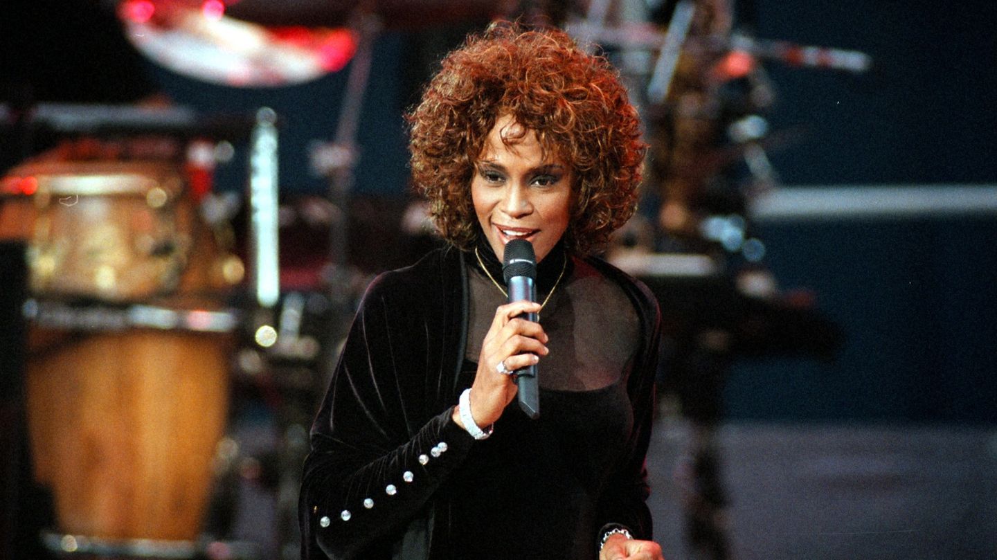 Whitney Houston: 6 Geheimnisse, die erst nach ihrem Tod enthüllt wurden ...