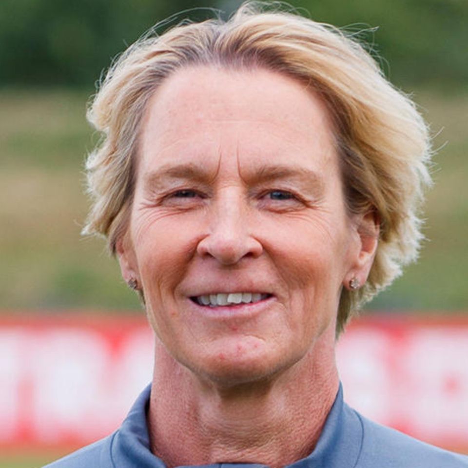 Königin Camilla - ihr Leben, ihre Geschichte, alle News und Bilder - S ...