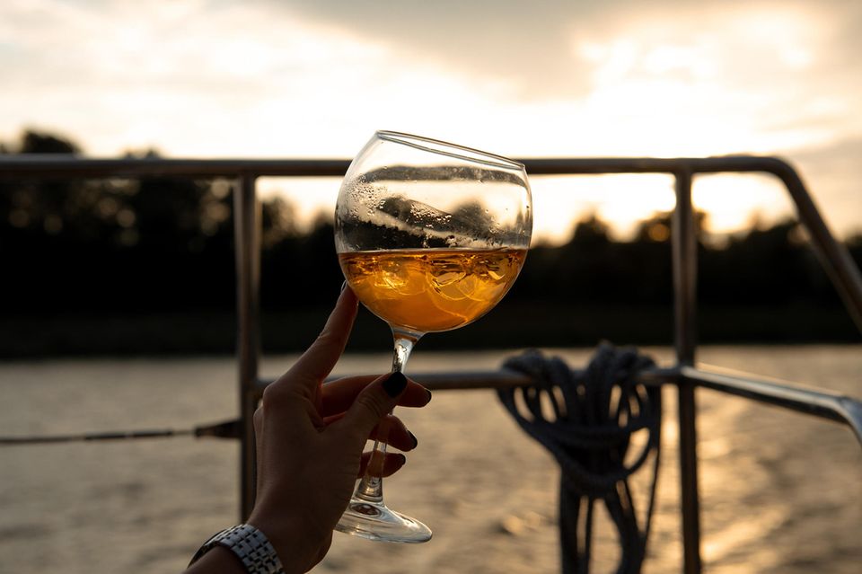 Trend-Cocktail 2024: So gelingt das Aperol-Bier mit nur 3 Zutaten | GALA.de