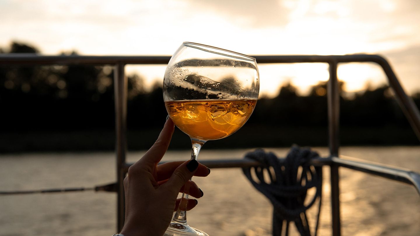 Trend-Cocktail 2024: So gelingt das Aperol-Bier mit nur 3 Zutaten | GALA.de