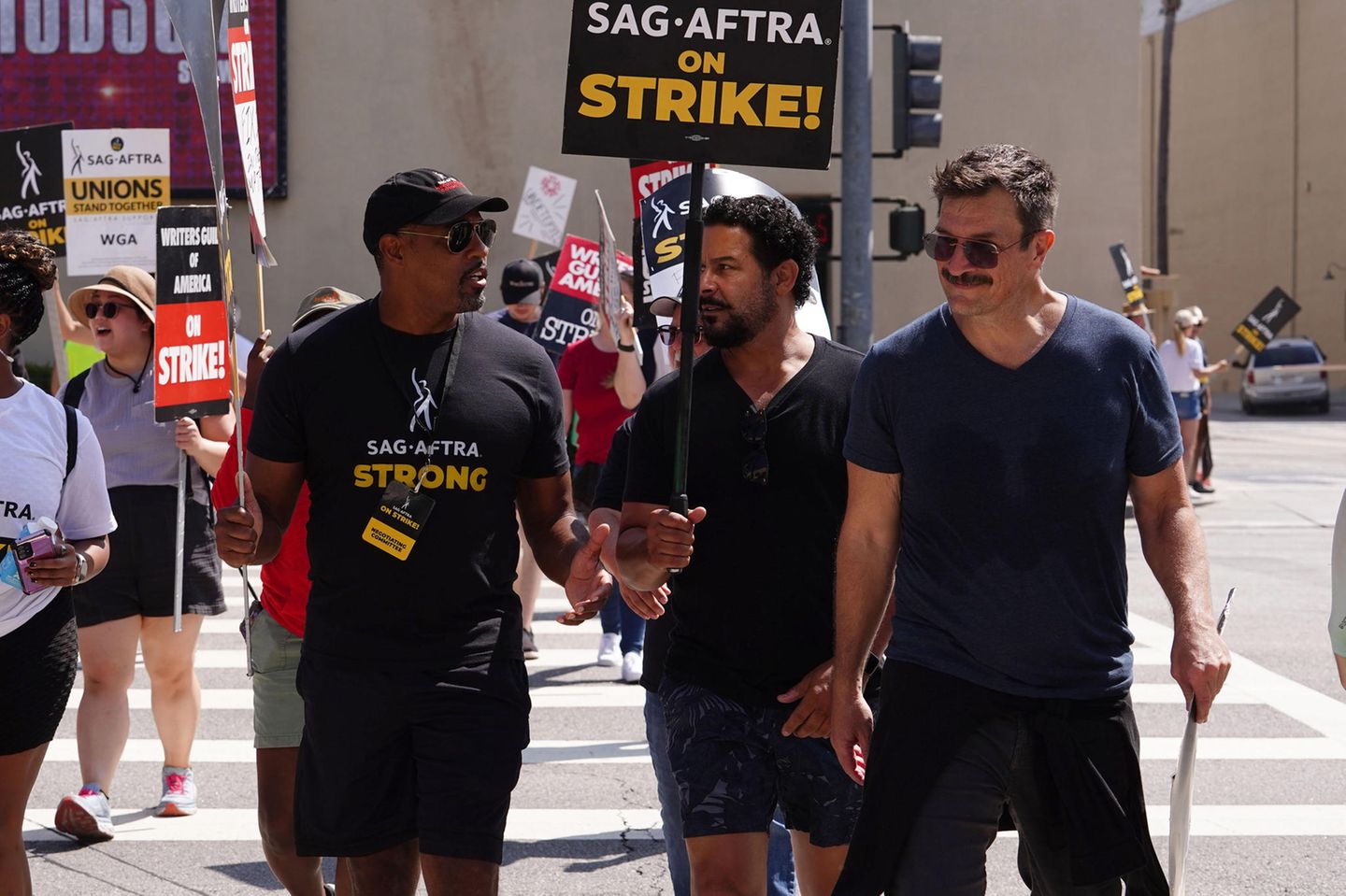 Hollywood streikt: Diese Stars gehen auf die Straße | GALA.de