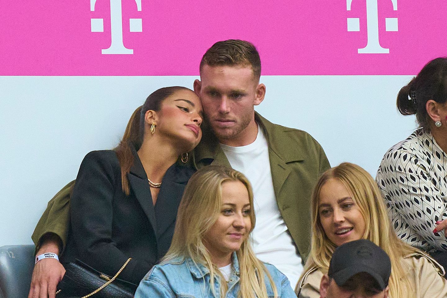 Daniel Peretz: Er schmust mit ESC-Sternchen