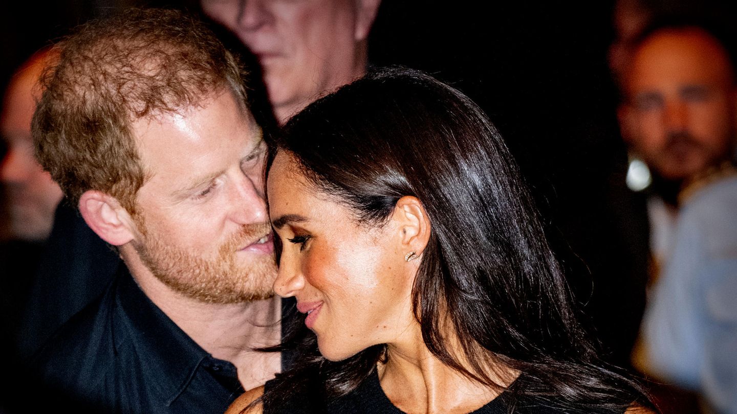 Prinz Harry + Herzogin Meghan: Die Bilder ihrer stürmischen Liebe | GALA.de