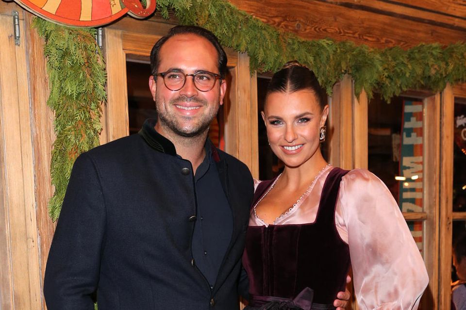 Laura Wontorra: Sie zeigt sich mit diesem Mann auf der Wiesn | GALA.de