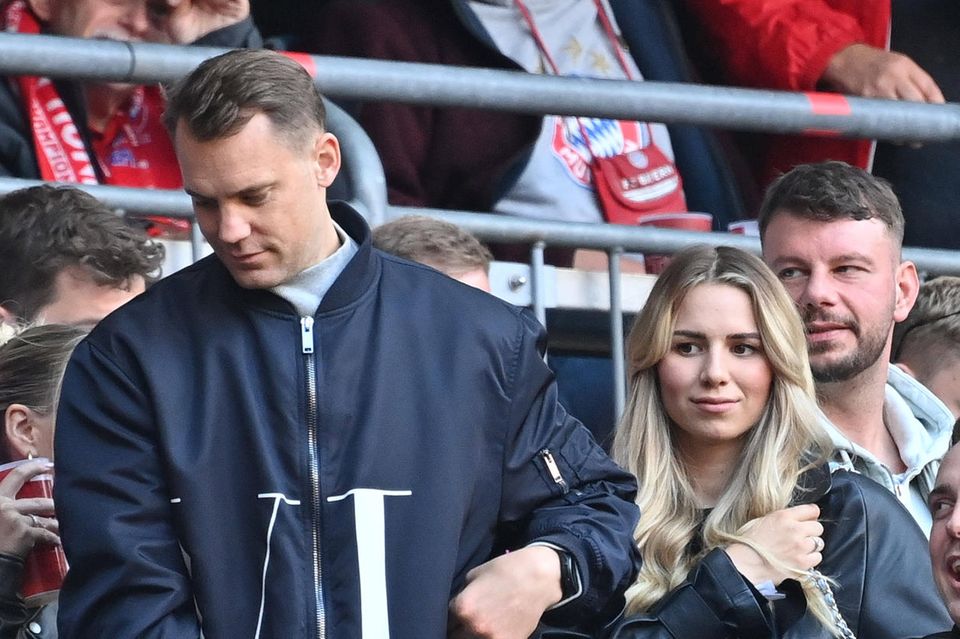 Manuel Neuer: Erstes Foto mit Baby! Ehefrau Anika feiert süße Premiere ...
