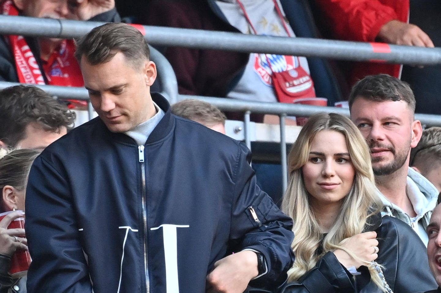 Manuel Neuer: Erstes Foto mit Baby! Ehefrau Anika feiert süße Premiere ...