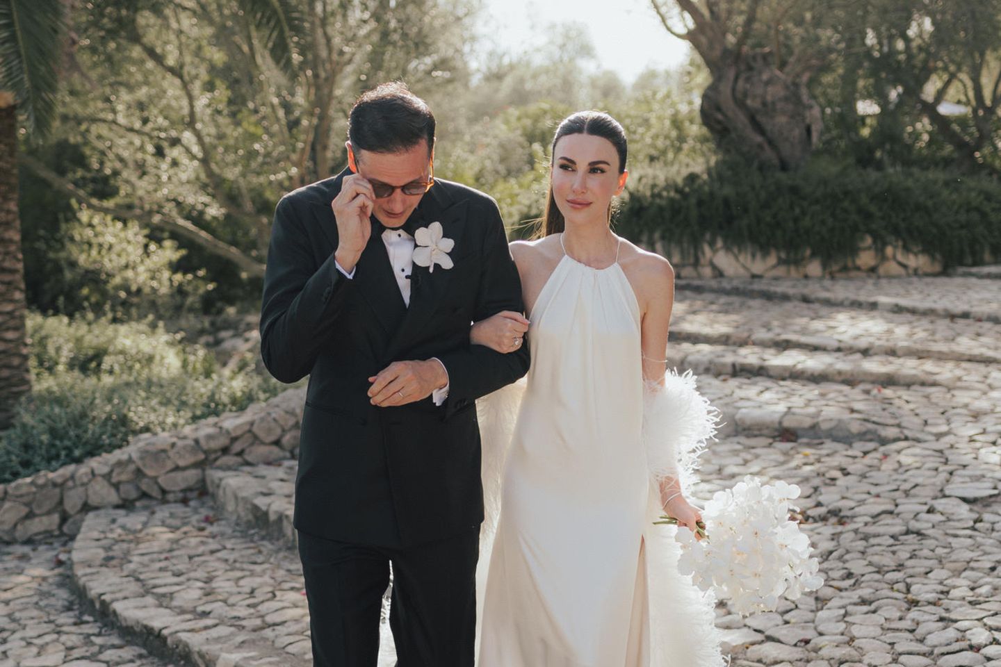 Dr. Emi Arpa: Alle Details zur starbesetzten Hochzeit von Promi ...