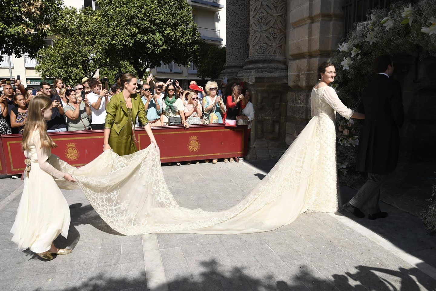 Die schönsten Brautkleider 2023 der Royals, Stars und des Adels | GALA.de