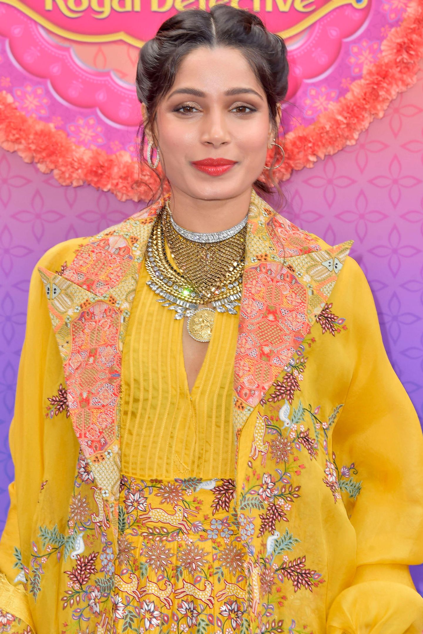 Freida Pinto, Tag Des Falken