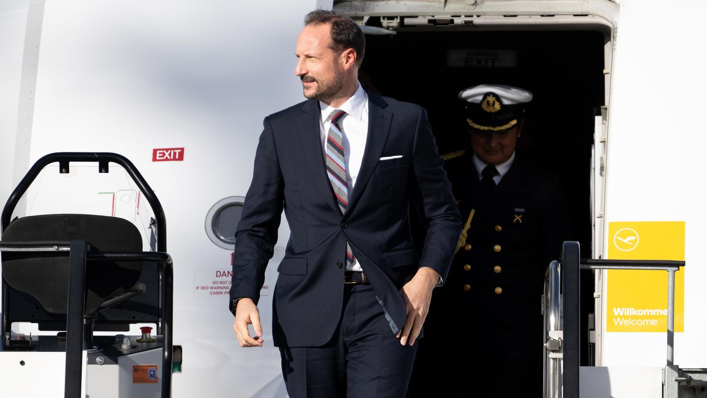 Besuch in Deutschland: Kronprinz Haakon in Bayern gelandet