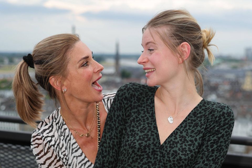 Claudelle Deckert: Baby da! Tochter Romy ist Mama geworden | GALA.de