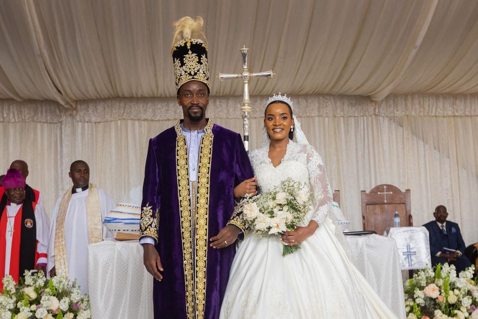 Royals: Hochzeit! König William von Busoga hat seine Jovia geheiratet ...