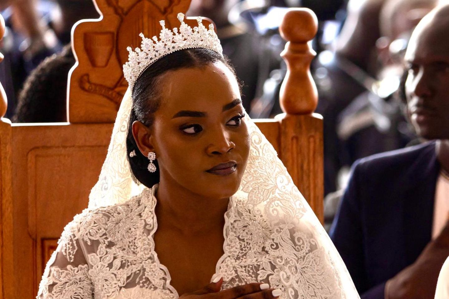 Adelshochzeit in Uganda: Königin Jovia trägt gleich drei besondere ...